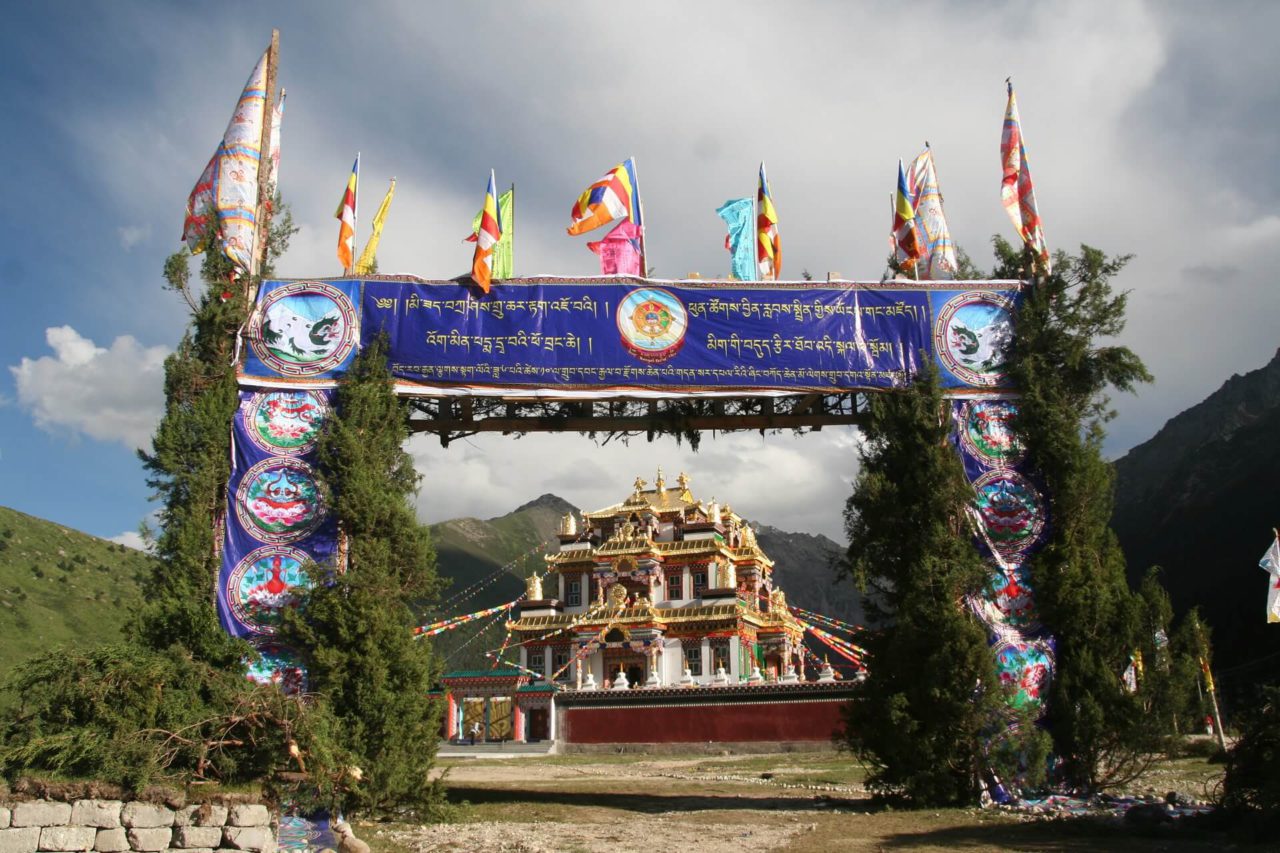 The Copper – Coloured Mountain, Pure Land of Guru Rinpoche | Patrul ... The Copper – Coloured Mountain, Pure Land of Guru Rinpoche | Patrul ...